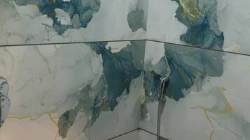 Quarto Básico, Vista para a cidade | Casa de banho