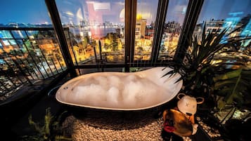 Minibar grátis, com decoração personalizada