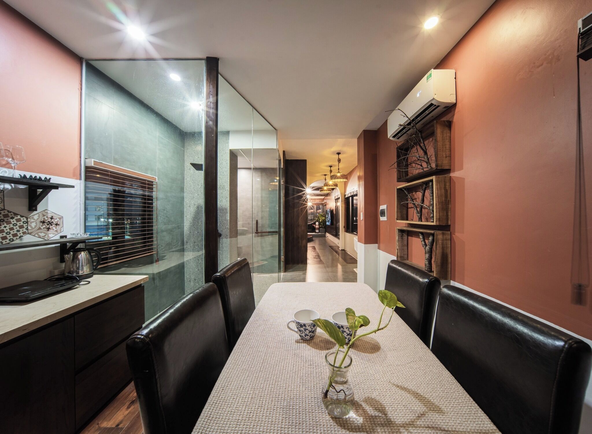 Minibar grátis, com decoração personalizada 