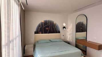 Apartamento, sacada, vista para a cidade | Roupa de cama