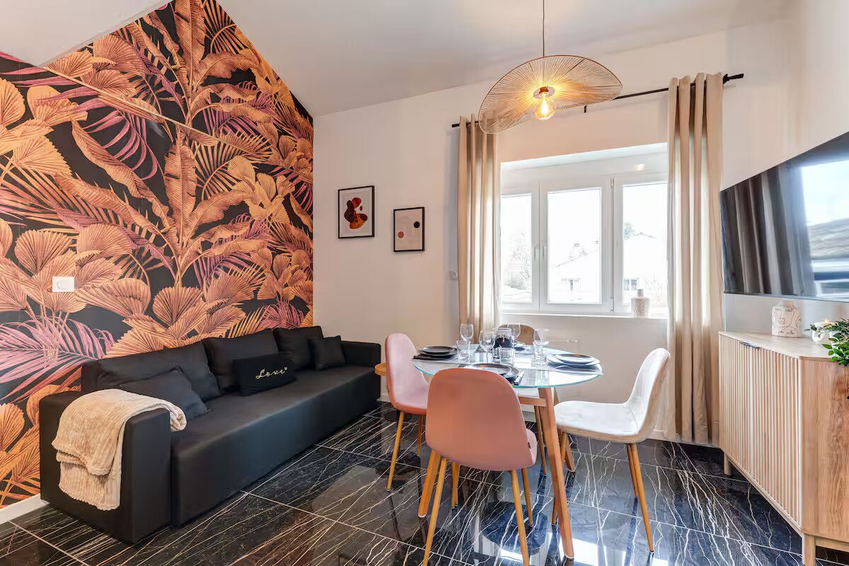 Lyon Est éLégance  Parking & Confort - Meyzieu