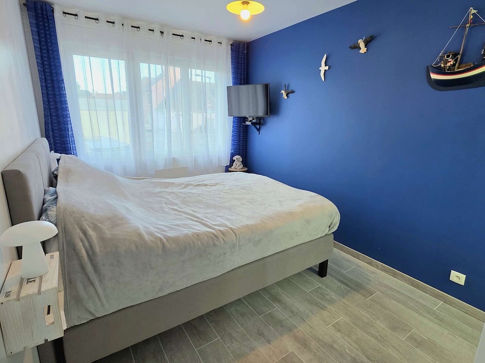 Stunning Seafront T3 in Wimereux with Balcony and Wifi Reviews, Deals ...