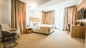 Quarto Duplo Premium, varanda | Cofre no quarto, ferro/tábua de engomar, Wi-fi grátis 