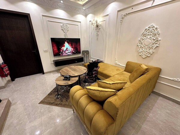 3 Bed House In Dha Phase 9 Town Lahore Near Dolman - Lahore