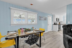 Casa Signature, 3 quartos, não fumadores, vista para o jardim | Refeições no quarto
