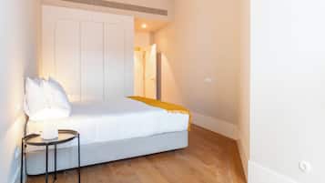 Apartamento Deluxe | Cofre no quarto, ferro/tábua de engomar, Wi-fi grátis