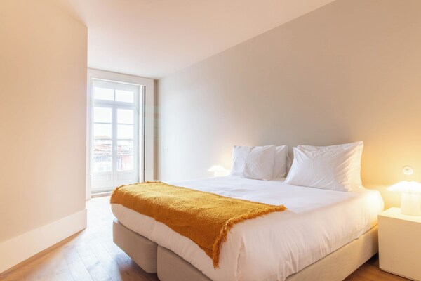 Entreparedes House - Porto