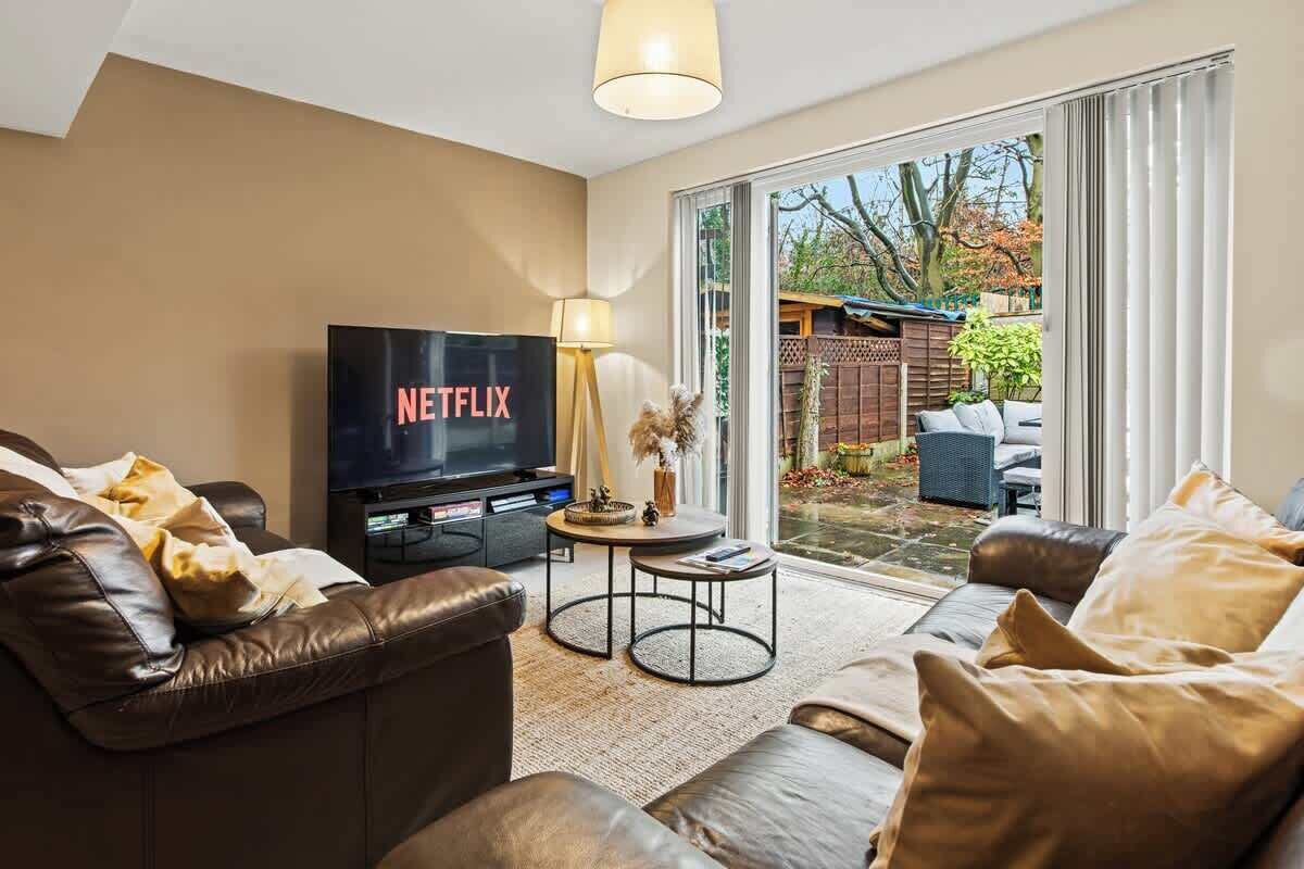 Modern Didsbury Retreat | Large Groups | Families| - Manchester