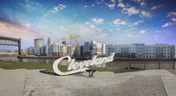 Landing Apartments Near Rivergate Park Area - Parma, OH