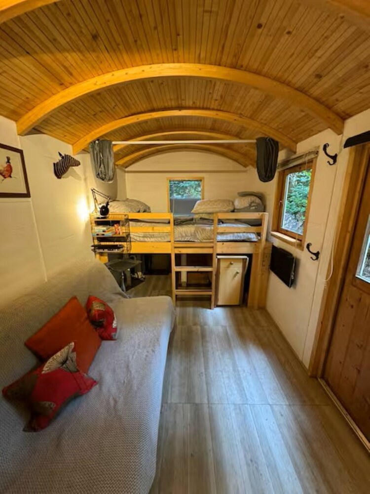 Shepherds Hut In Sylvan Woodland Setting. Walk to nature reserve ...