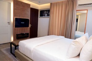 Suite Empresarial | Cofre no quarto, ferro/tábua de engomar, Wi-fi grátis