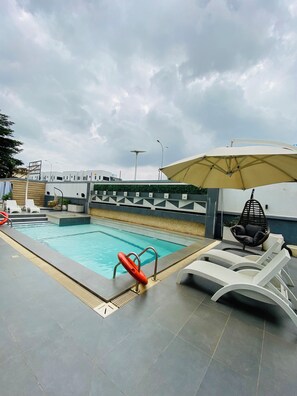 13 piscinas exteriores