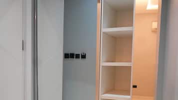 Apartamento Deluxe, vista para a piscina | Interior