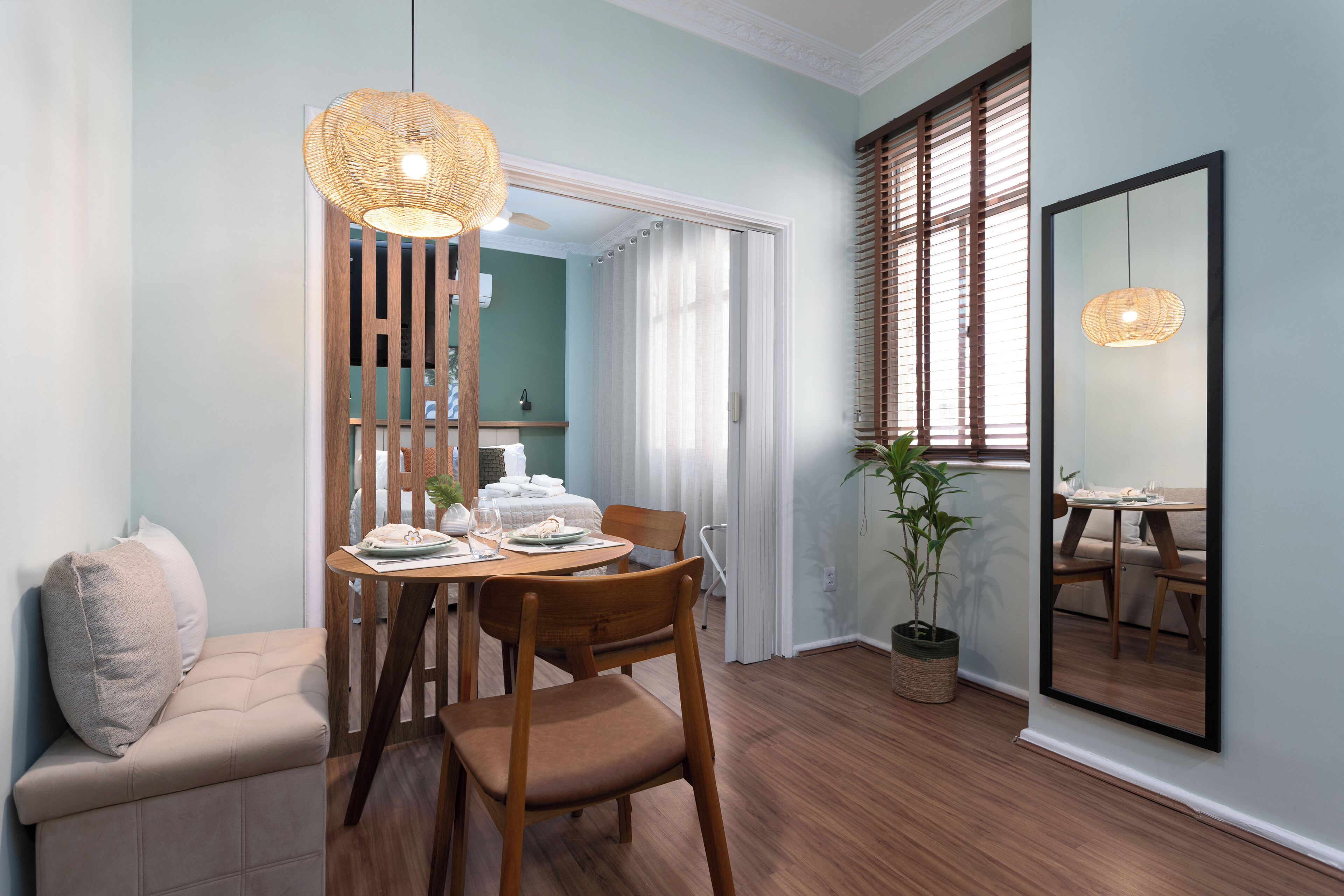 Apartamento | Cortinas blackout, ferros/tábuas de passar roupa, Wi-Fi de cortesia