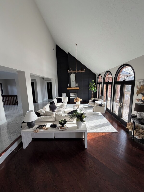 NFL Draft ‘26 Luxury Home Near Pittsburgh, Sleeps 10 4 Bedroom - Latest ...