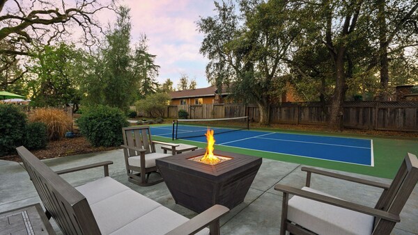 Private Sonoma Valley Retreat With Pool, Pickleball Court + Firepit Ripple By Avantstay - Petaluma, CA