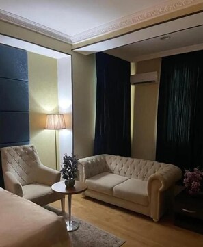 Quarto Familiar, Vista para a cidade | Roupa de alta qualidade, camas de colchão Select Comfort, minibar 