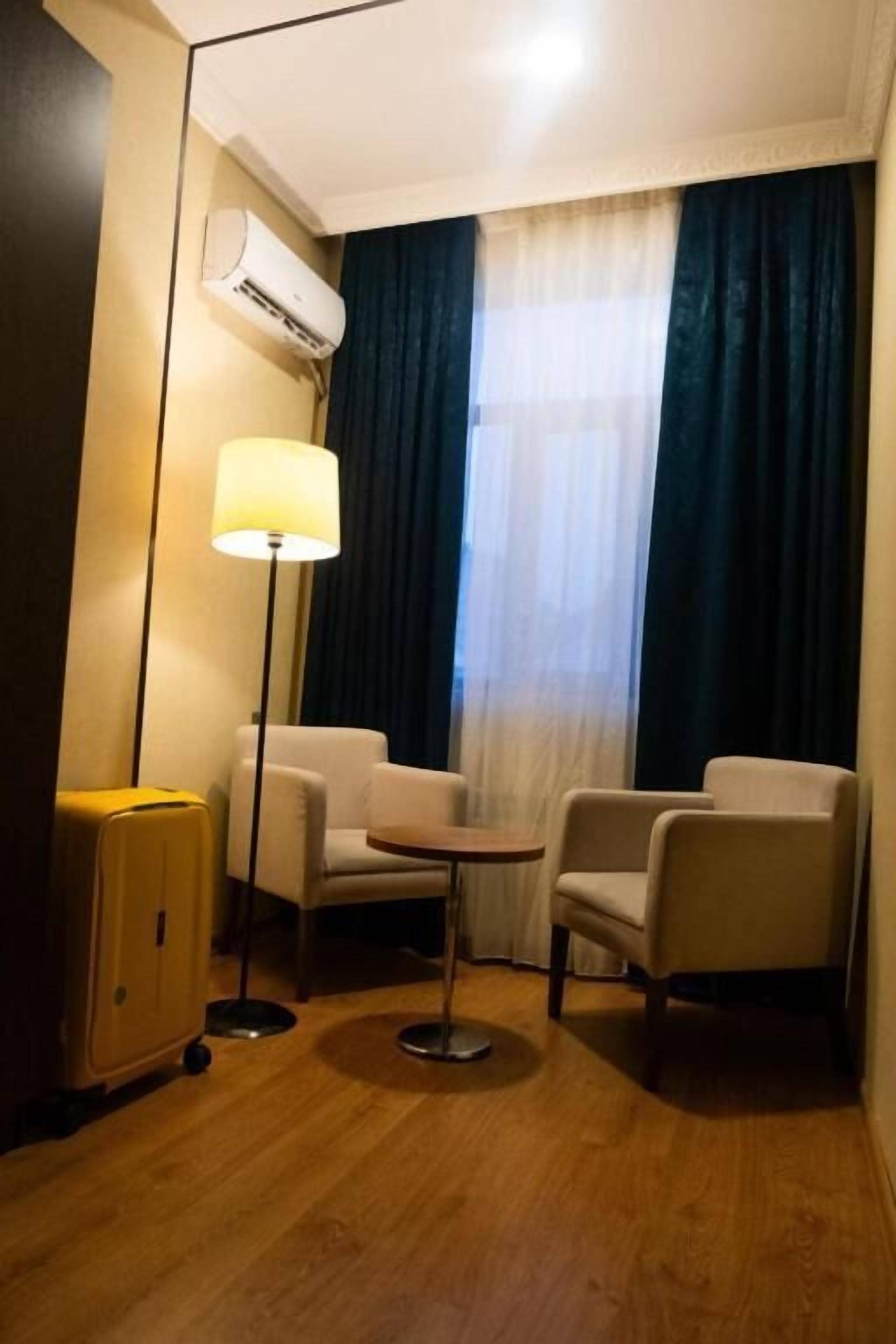 Roupa de alta qualidade, camas de colchão Select Comfort, minibar 