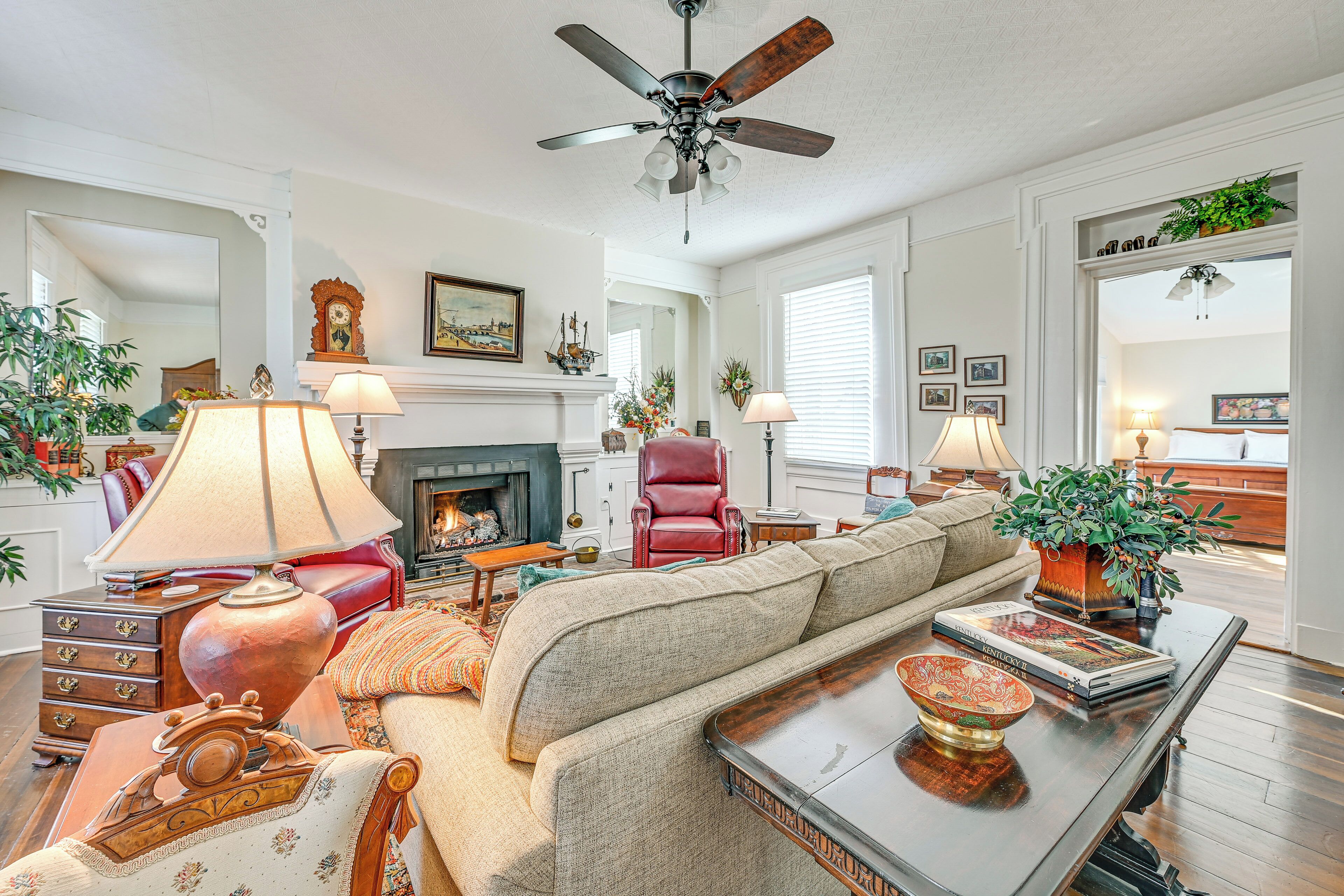 Bourbon Country Escape! Spacious Home W/ Fire Pit - Mount Washington, KY