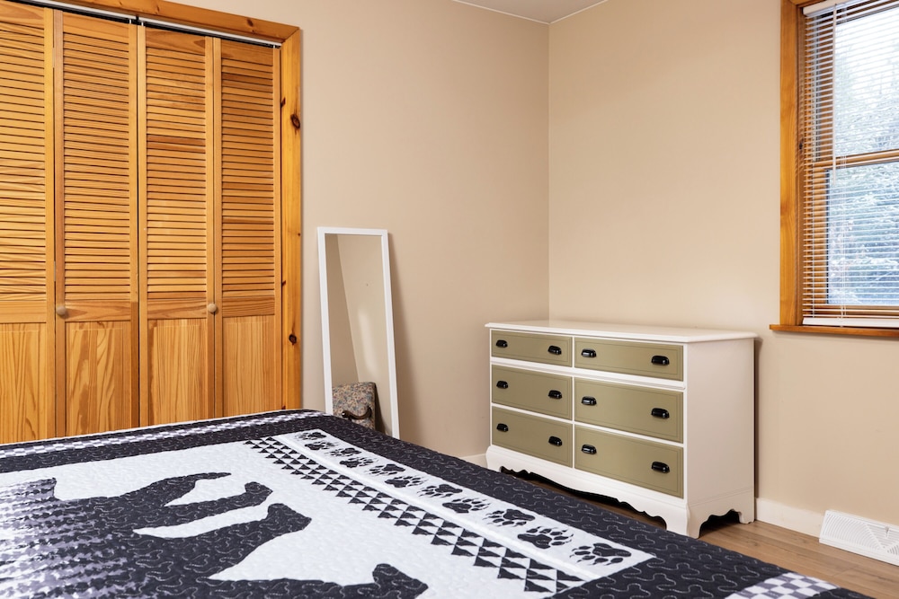 2BR Loft Cabin—Firepit, Beach, Outdoor Patio, Near Lake George & Gore ...