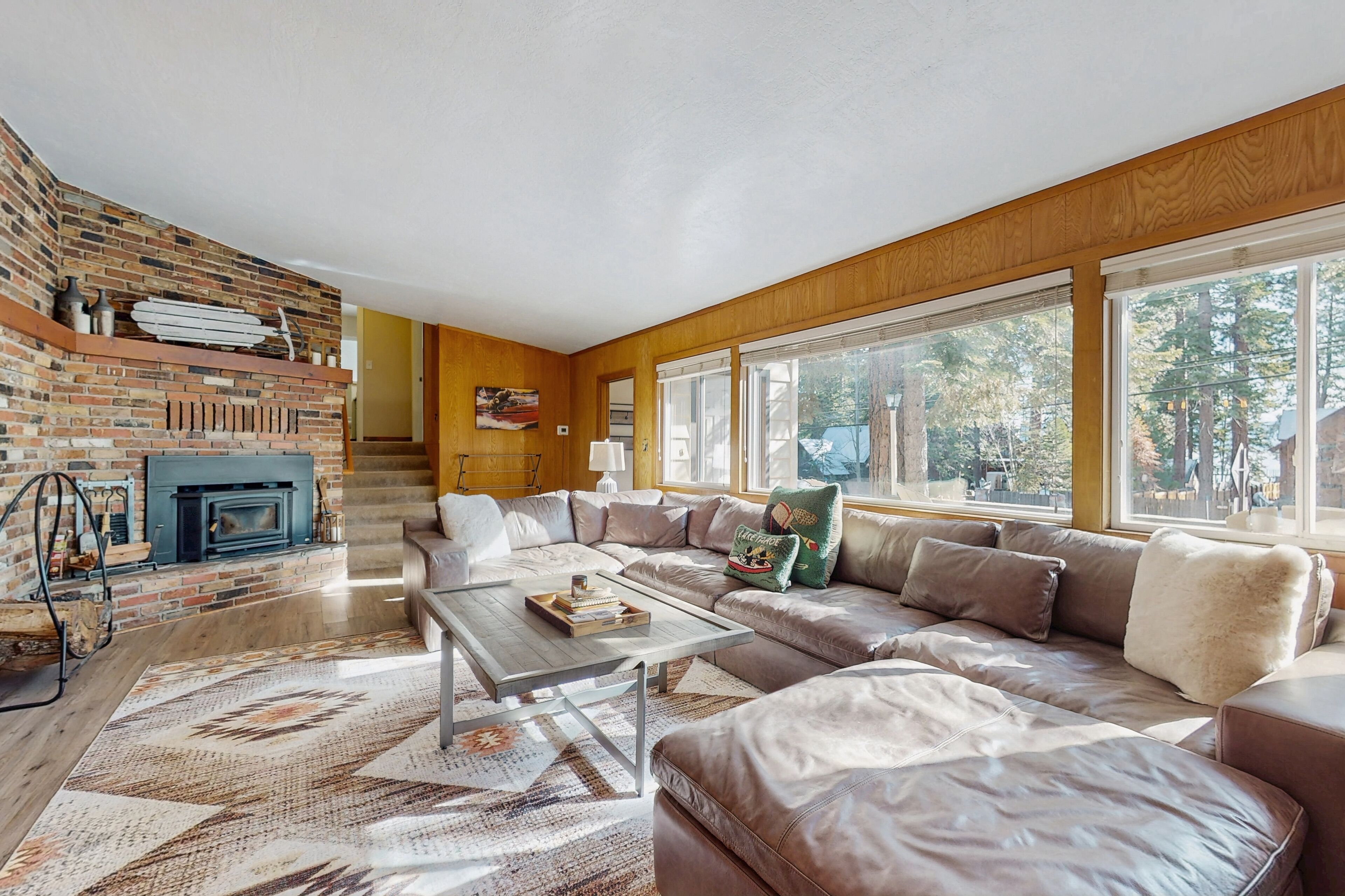 Peaceful Lake View Getaway Close To Tahoes North Shore Beach W/deck, Sun Room - North Lake Tahoe, CA