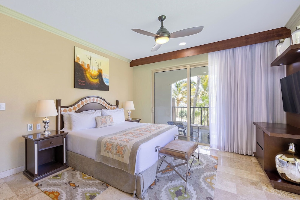 Charming studio in cool Cabo San Lucas with AC and gym access ...