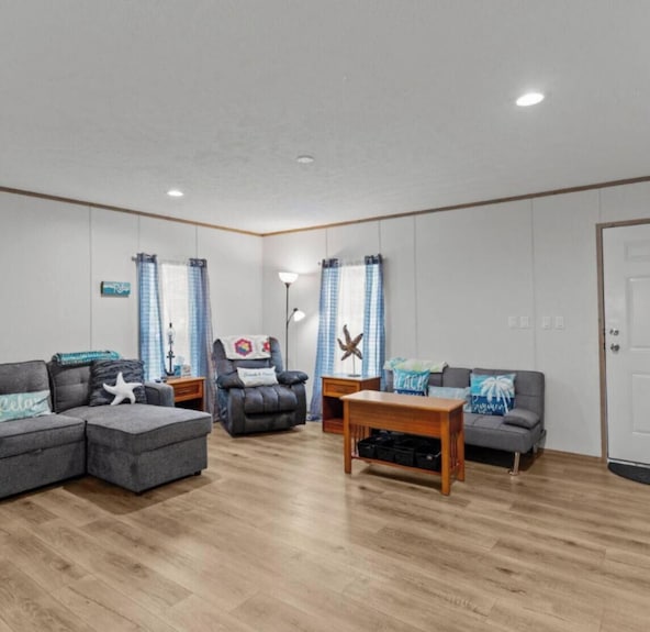 Charming House Close To Holden Beach In Supply With Ample Parking For Your Boat. - Bolivia, NC