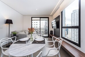 Apartamento premium | Sala de estar | Smart TV 42 polegadas com canais digitais