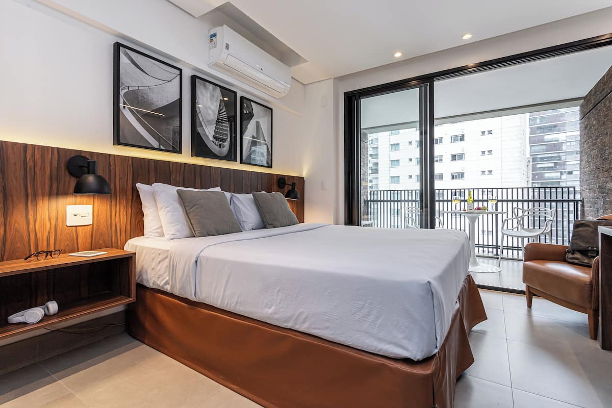 Secretária adequada para computadores portáteis, Wi-fi grátis