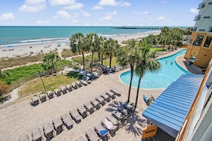 Apartamento, várias camas, vista para o oceano (Oceanfront 1 Bedroom Suite w/Murphy B) | Vista da sacada