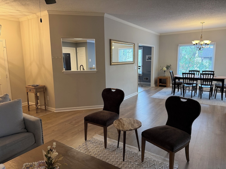 Stylish 3 Br Home In Downtown Lexington - Lexington, SC