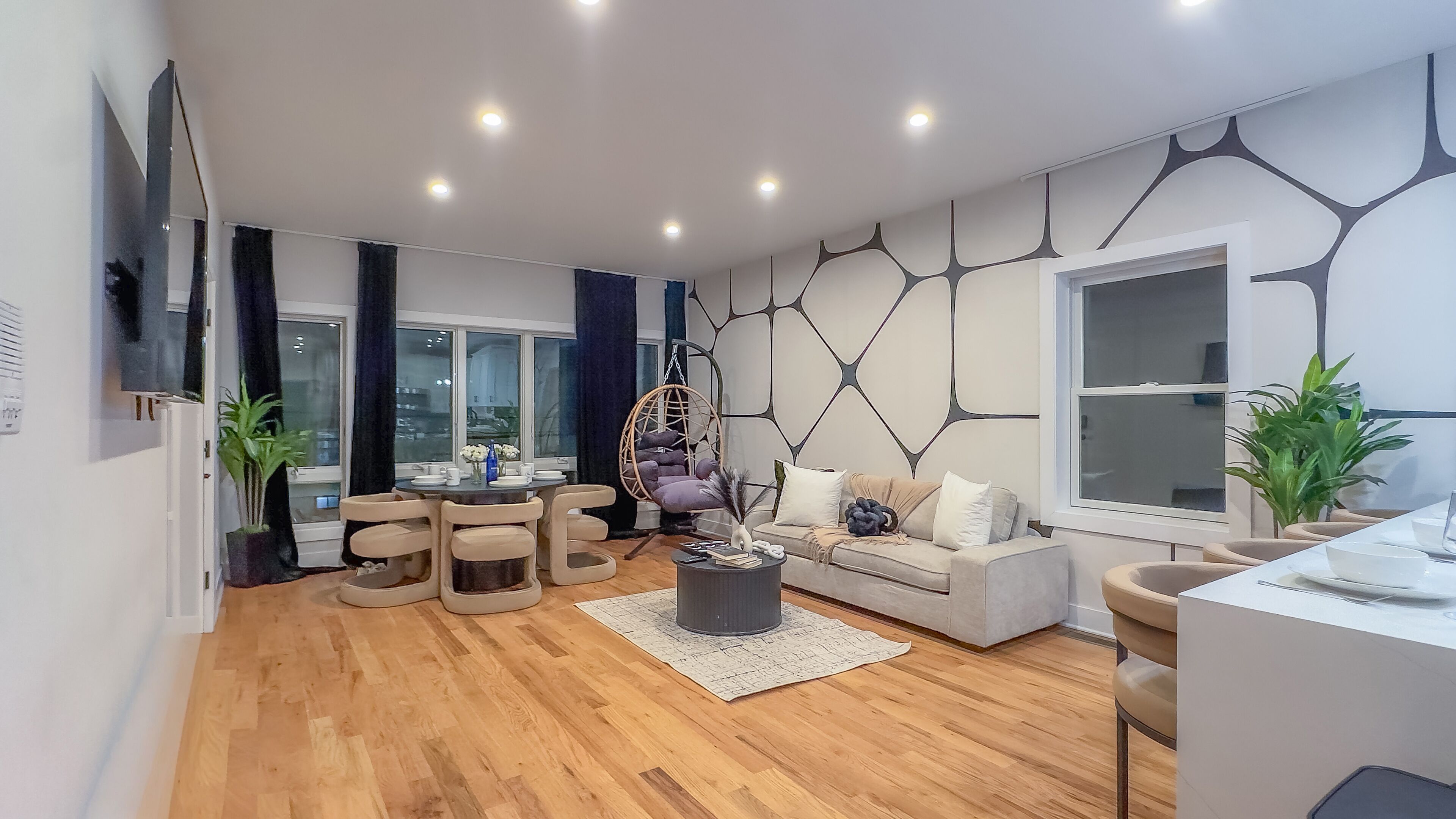 Pristine Pad, Sleep 9, Free Driveway Park, 20%off - Harrison, NJ