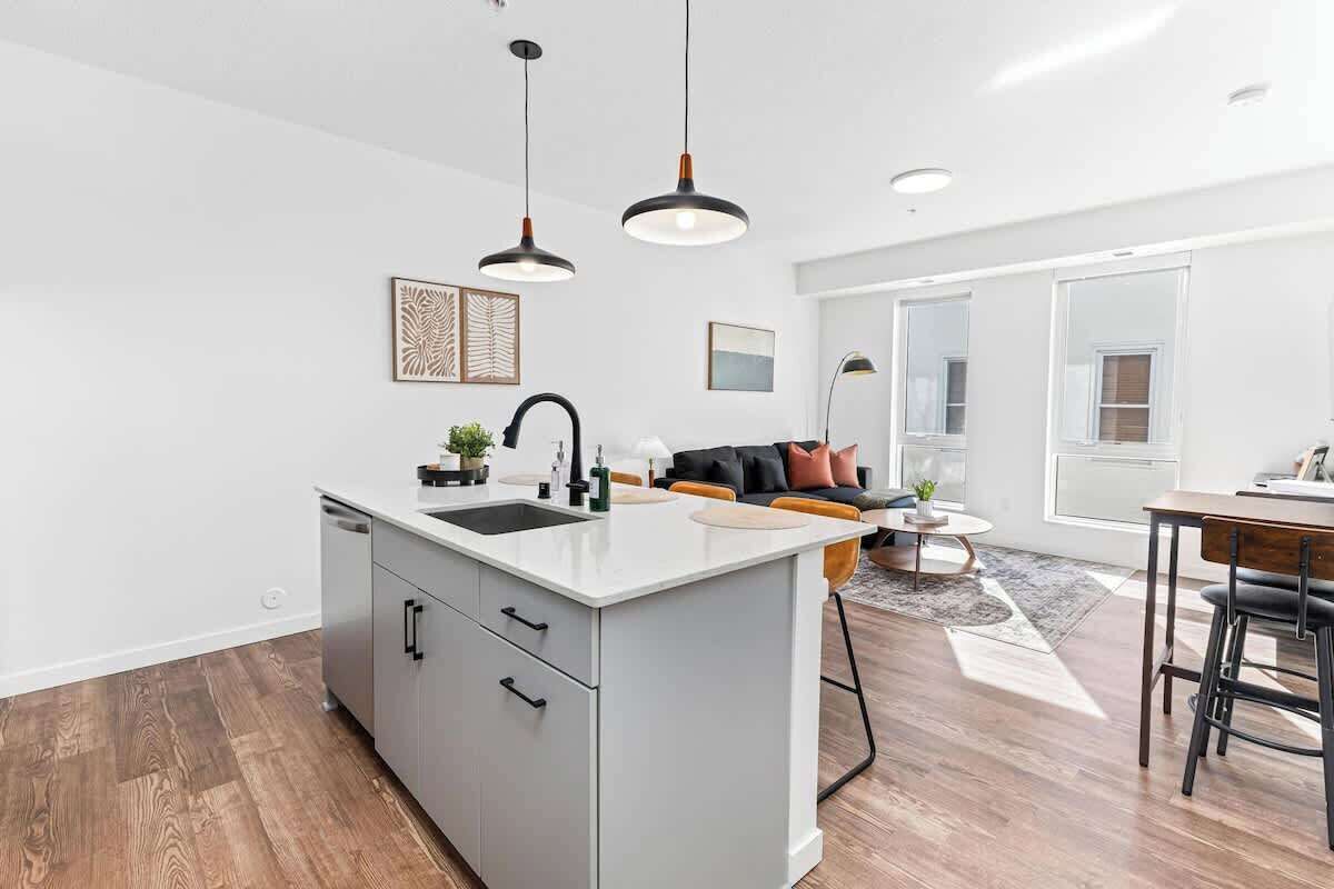 1 Bed Apt + Rooftop | Lake Of Isles - Minneapolis, MN