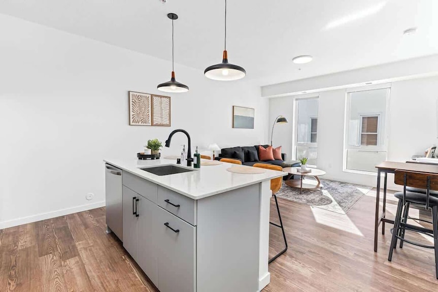1 Bed Apt + Rooftop | Lake Of Isles - Minneapolis, MN