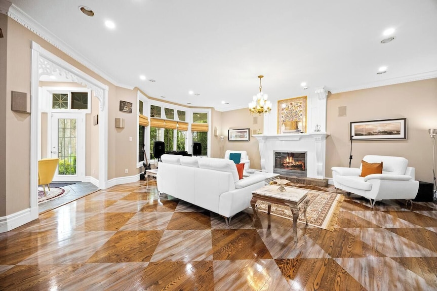 Lakefront Mansion ~Views ~Games ~Patio ~Pool Table - Burlington