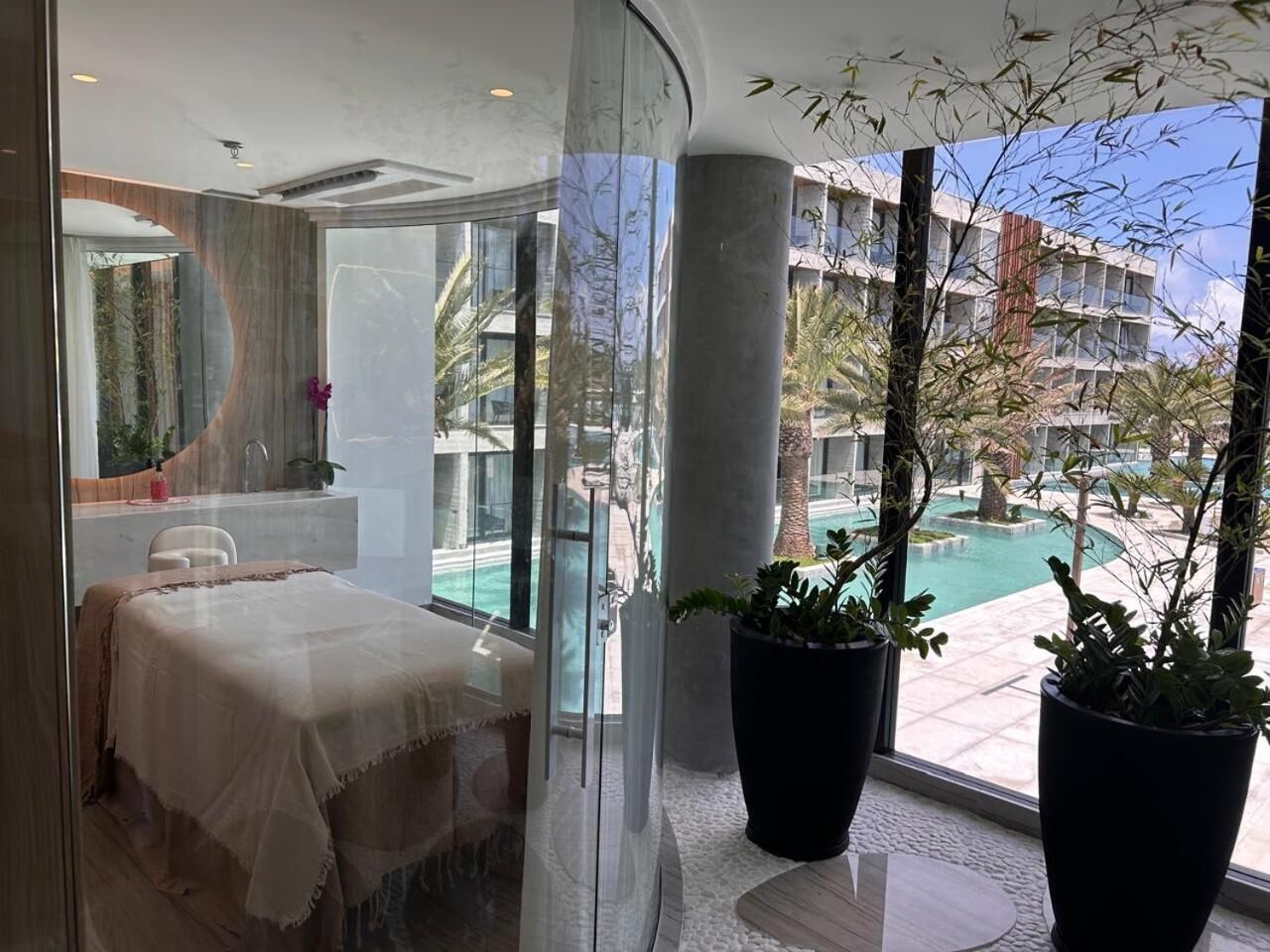 Banheira de hidromassagem, 4 salas de tratamento