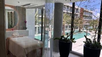 Banheira de hidromassagem, 4 salas de tratamento