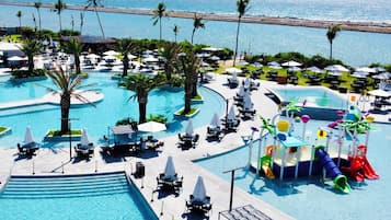 6 piscinas externas, barracas de cortesia, guarda-sóis