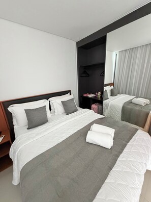 Roupa de alta qualidade, com decoração personalizada 