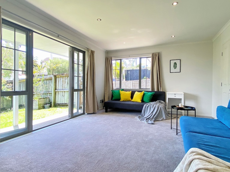 Dannemora Elegance, Close Botany Shopping Centre - Waiheke Island