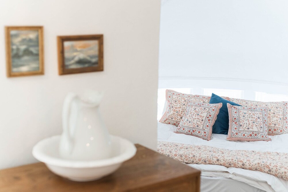 The Cocoa Room with Private Ensuite in Boutique B&B, The Parrish Grove ...