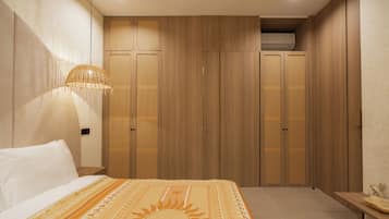 Villa Deluxe, 2 quartos, piscina privativa, vista para a piscina | Cofre no quarto, ferro/tábua de engomar, Wi-fi grátis