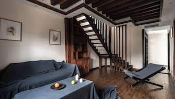 Loft superluxo, sacada, vista para a montanha | Área de estar