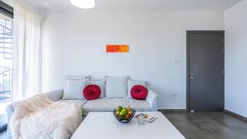 Apartamento, Vista para a cidade | Sala de estar | Smart TV, Netflix, serviços de streaming