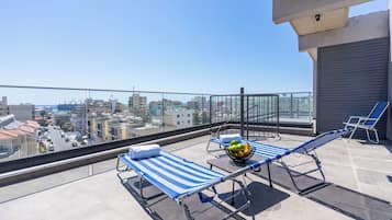 Apartamento, Vista para a cidade | Terrenos do alojamento