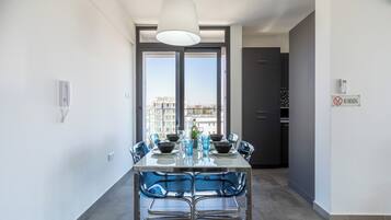 Apartamento, Vista para a cidade | Restaurantes