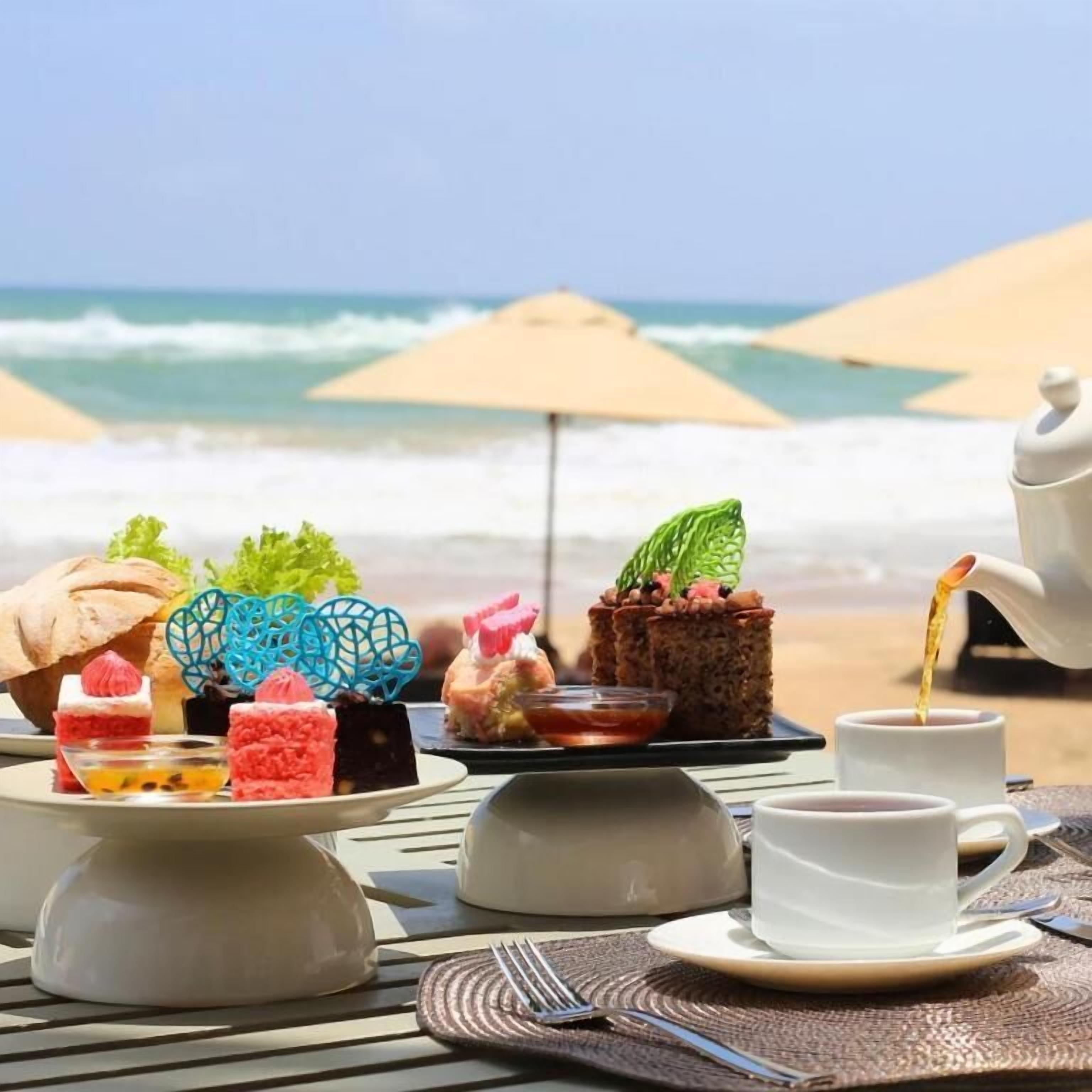 Quarto casal ou duplo luxo, sacada, vista para a cidade | Opções para refeição ao ar livre