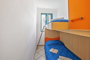 Apartamento família, vários quartos (SeaEscape San Foca near the beach) | 2 quartos, Wi-Fi de cortesia, roupa de cama