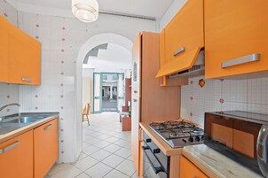 Apartamento família, vários quartos (SeaEscape San Foca near the beach) | Cozinha privada | Geladeira, micro-ondas, fogão, cooktop