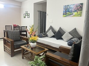 Apartamento família, 2 quartos, para não fumantes, sacada | Parte interna